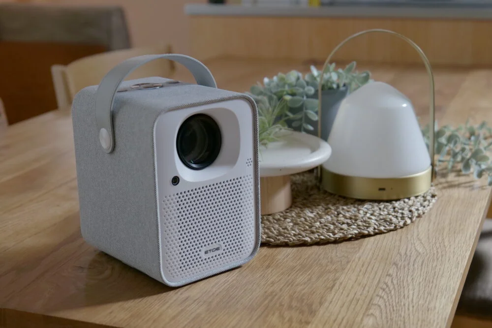 Android TV システムを内蔵した世界初のプロジェクター |ETOE – ETOE JP